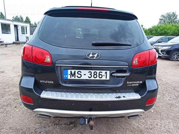 Black Hyundai Santa Fe 2007 in Daugavpils, with an engine capacity of 2.20 L and mileage of 0 thousand km for 4300 €, photo 6 on AUTOMOTO.COM.LV