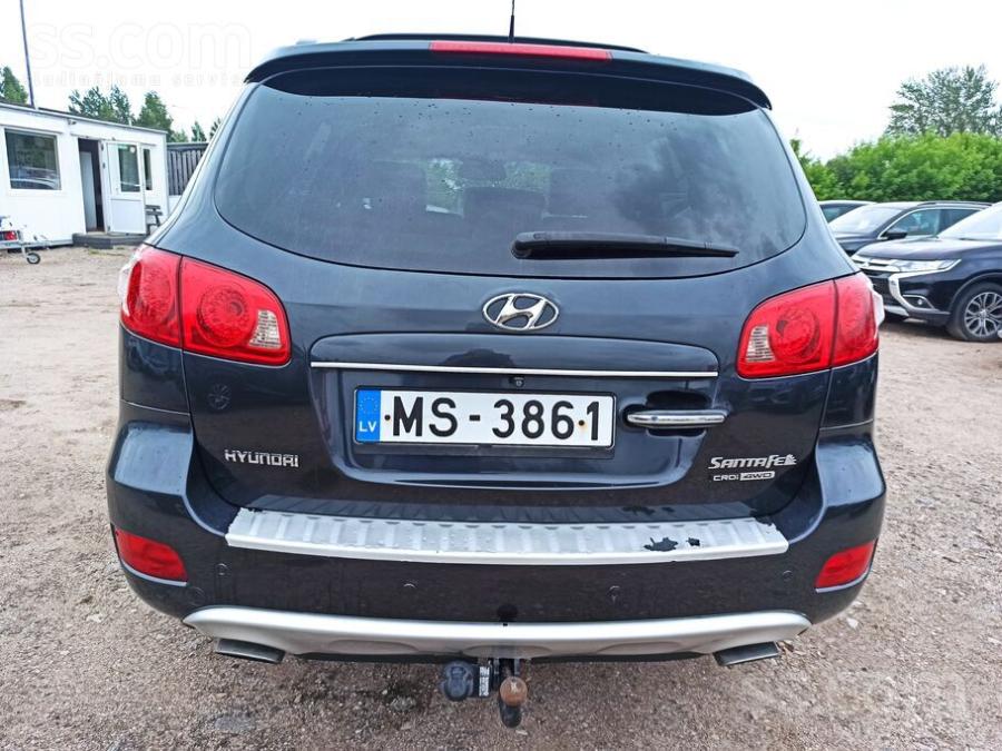 Black Hyundai Santa Fe 2007 in Daugavpils, with an engine capacity of 2.20 L and mileage of 0 thousand km for 4300 €, photo 7 on AUTOMOTO.COM.LV