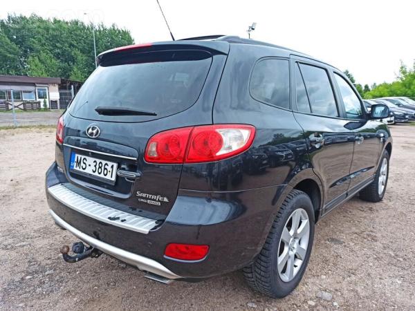 Black Hyundai Santa Fe 2007 in Daugavpils, with an engine capacity of 2.20 L and mileage of 0 thousand km for 4300 €, photo 7 on AUTOMOTO.COM.LV