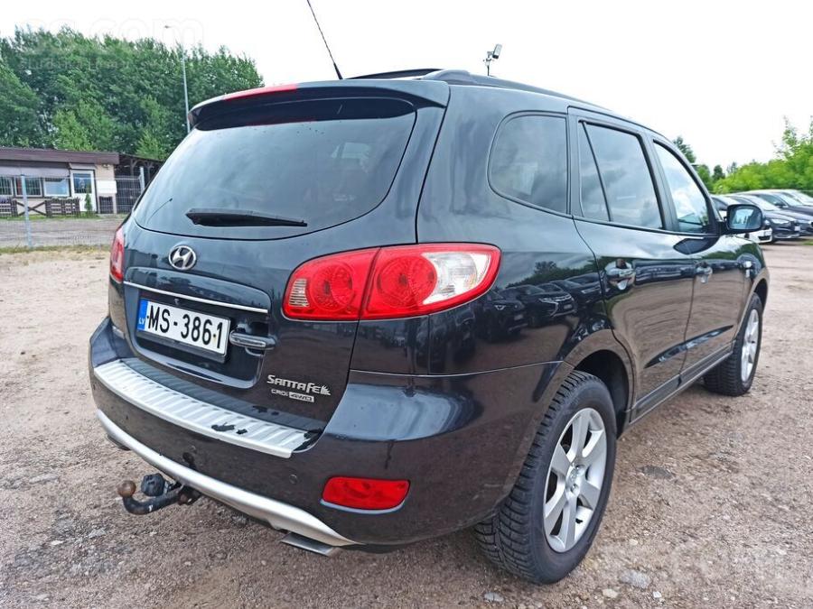 Black Hyundai Santa Fe 2007 in Daugavpils, with an engine capacity of 2.20 L and mileage of 0 thousand km for 4300 €, photo 8 on AUTOMOTO.COM.LV
