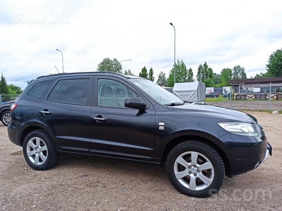 Black Hyundai Santa Fe 2007 in Daugavpils, with an engine capacity of 2.20 L and mileage of 0 thousand km for 4300 €, photo 9 on AUTOMOTO.COM.LV