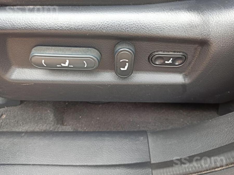 Black Hyundai Santa Fe 2007 in Daugavpils, with an engine capacity of 2.20 L and mileage of 0 thousand km for 4300 €, photo 16 on AUTOMOTO.COM.LV
