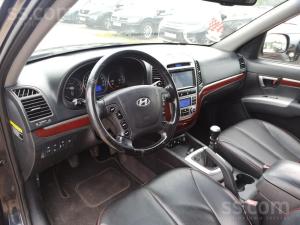 Black Hyundai Santa Fe 2007 in Daugavpils, with an engine capacity of 2.20 L and mileage of 0 thousand km for 4300 €, photo 17 on AUTOMOTO.COM.LV