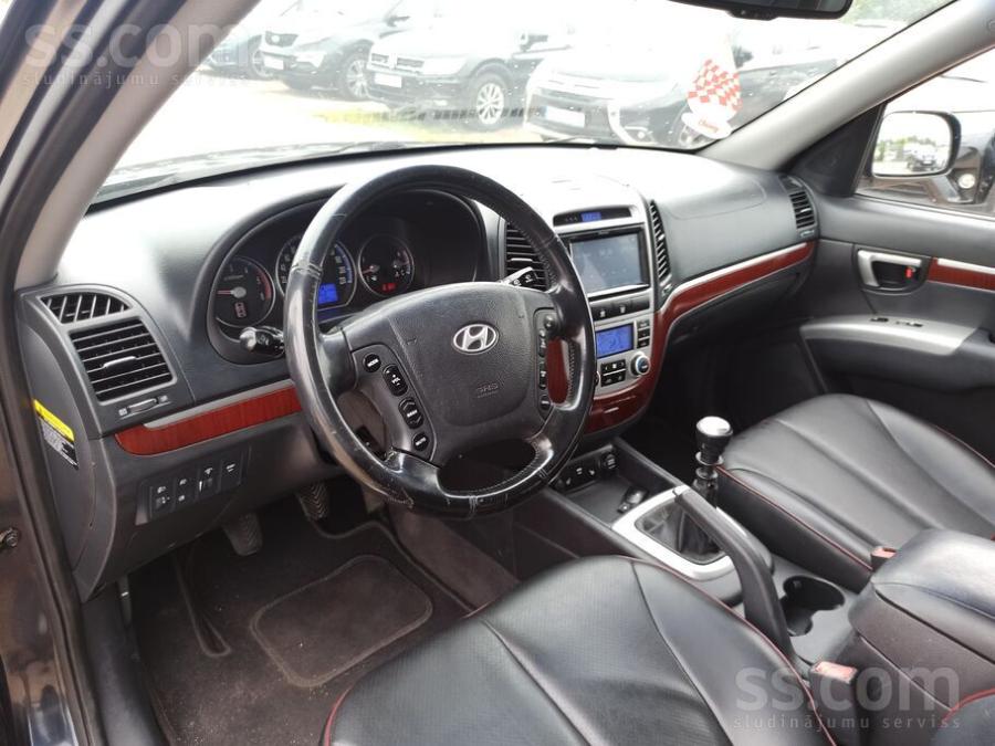 Black Hyundai Santa Fe 2007 in Daugavpils, with an engine capacity of 2.20 L and mileage of 0 thousand km for 4300 €, photo 17 on AUTOMOTO.COM.LV