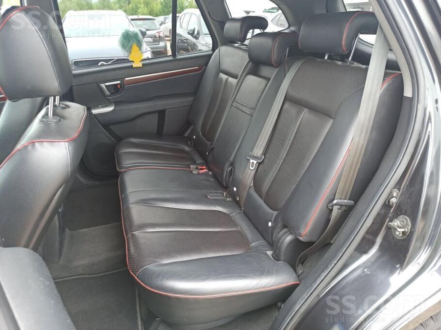 Black Hyundai Santa Fe 2007 in Daugavpils, with an engine capacity of 2.20 L and mileage of 0 thousand km for 4300 €, photo 18 on AUTOMOTO.COM.LV