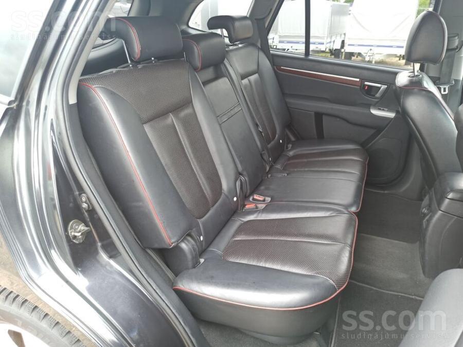 Black Hyundai Santa Fe 2007 in Daugavpils, with an engine capacity of 2.20 L and mileage of 0 thousand km for 4300 €, photo 19 on AUTOMOTO.COM.LV