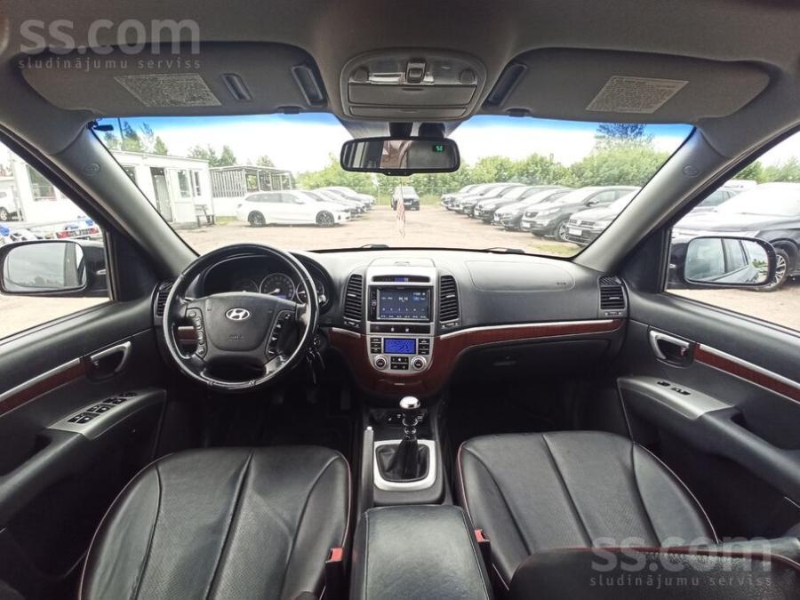 Black Hyundai Santa Fe 2007 in Daugavpils, with an engine capacity of 2.20 L and mileage of 0 thousand km for 4300 €, photo 22 on AUTOMOTO.COM.LV