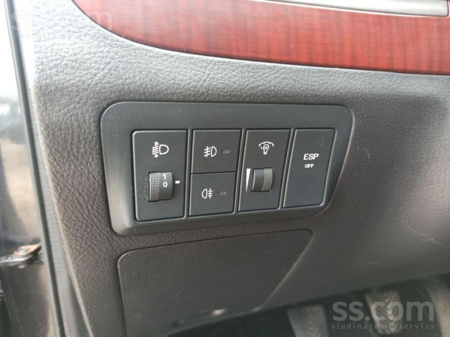 Black Hyundai Santa Fe 2007 in Daugavpils, with an engine capacity of 2.20 L and mileage of 0 thousand km for 4300 €, photo 26 on AUTOMOTO.COM.LV