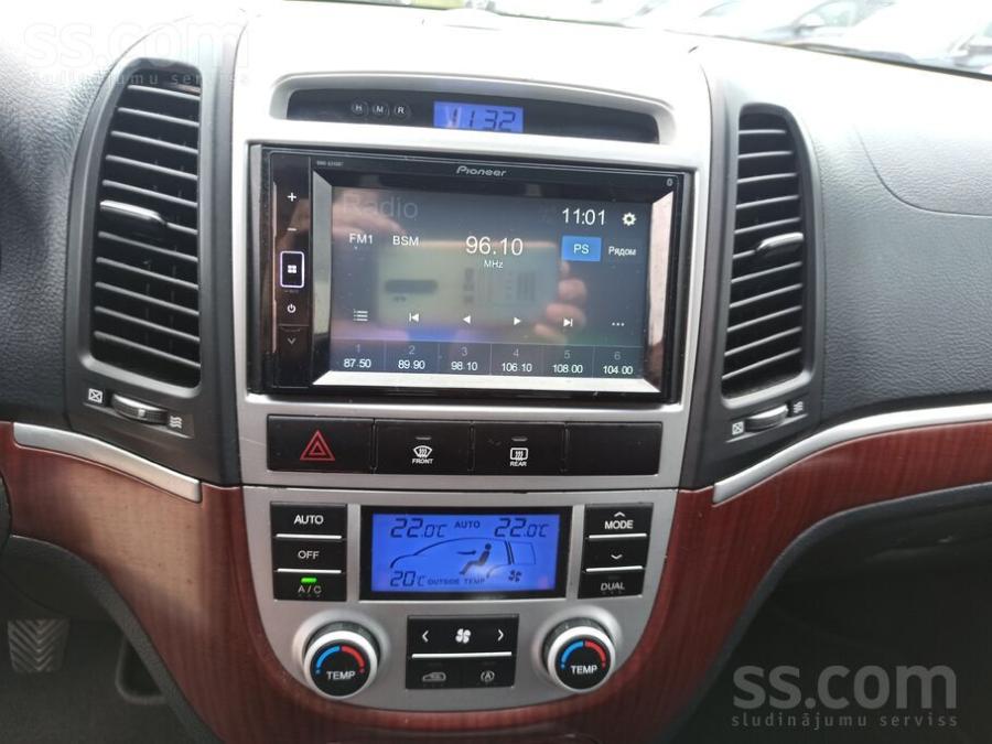 Black Hyundai Santa Fe 2007 in Daugavpils, with an engine capacity of 2.20 L and mileage of 0 thousand km for 4300 €, photo 29 on AUTOMOTO.COM.LV