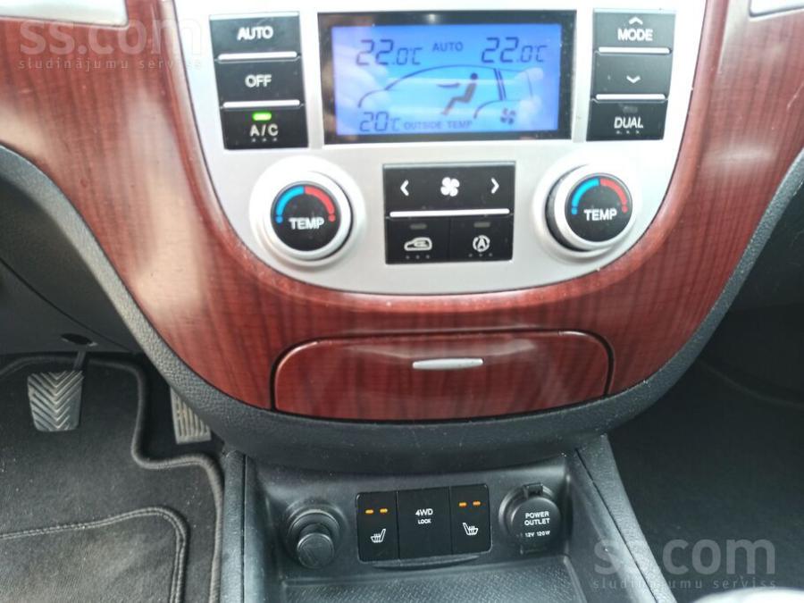 Black Hyundai Santa Fe 2007 in Daugavpils, with an engine capacity of 2.20 L and mileage of 0 thousand km for 4300 €, photo 30 on AUTOMOTO.COM.LV