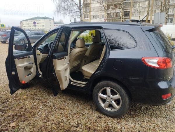 Melns Hyundai Santa Fe 2007 Jelgava, ar dzinēja tilpumu 2.20 L un nobraukumu 270 tūkst. km par 4000 €, foto 4 vietnē AUTOMOTO.COM.LV