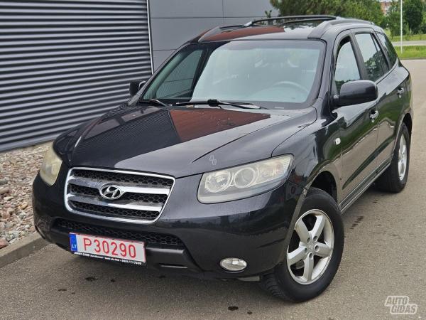 Black Hyundai Santa Fe 2007 in Kluonaliai, with an engine capacity of 2.20 L and mileage of 217 thousand km for 3370 €, photo 1 on AUTOMOTO.COM.LV