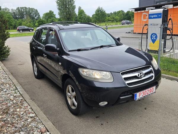 Black Hyundai Santa Fe 2007 in Kluonaliai, with an engine capacity of 2.20 L and mileage of 217 thousand km for 3370 €, photo 5 on AUTOMOTO.COM.LV