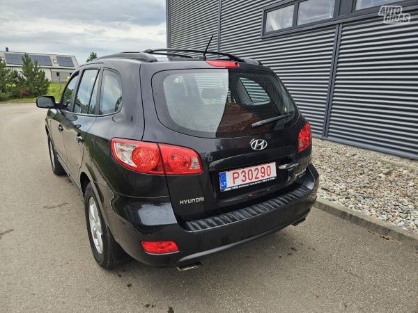 Black Hyundai Santa Fe 2007 in Kluonaliai, with an engine capacity of 2.20 L and mileage of 217 thousand km for 3370 €, photo 9 on AUTOMOTO.COM.LV