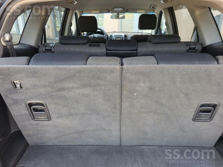 Melns Hyundai Santa Fe 2007 Jelgava, ar dzinēja tilpumu 2.20 L un nobraukumu 304 tūkst. km par 3290 €, foto 11 vietnē AUTOMOTO.COM.LV
