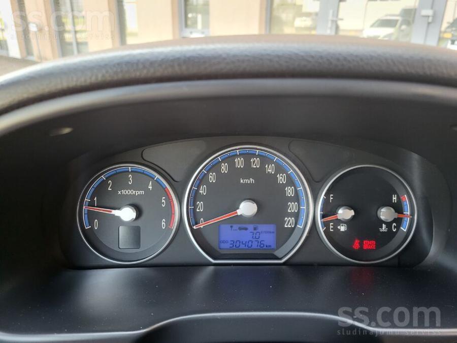 Melns Hyundai Santa Fe 2007 Jelgava, ar dzinēja tilpumu 2.20 L un nobraukumu 304 tūkst. km par 3290 €, foto 22 vietnē AUTOMOTO.COM.LV