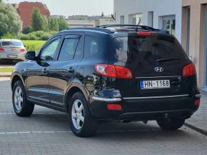 Black Hyundai Santa Fe 2007 in Jelgava, with an engine capacity of 2.20 L and mileage of 304 thousand km for 3290 €, photo 4 on AUTOMOTO.COM.LV
