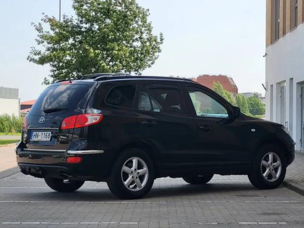 Black Hyundai Santa Fe 2007 in Jelgava, with an engine capacity of 2.20 L and mileage of 304 thousand km for 3290 €, photo 8 on AUTOMOTO.COM.LV