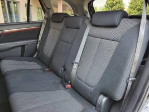 Black Hyundai Santa Fe 2007 in Jelgava, with an engine capacity of 2.20 L and mileage of 304 thousand km for 3290 €, photo 14 on AUTOMOTO.COM.LV