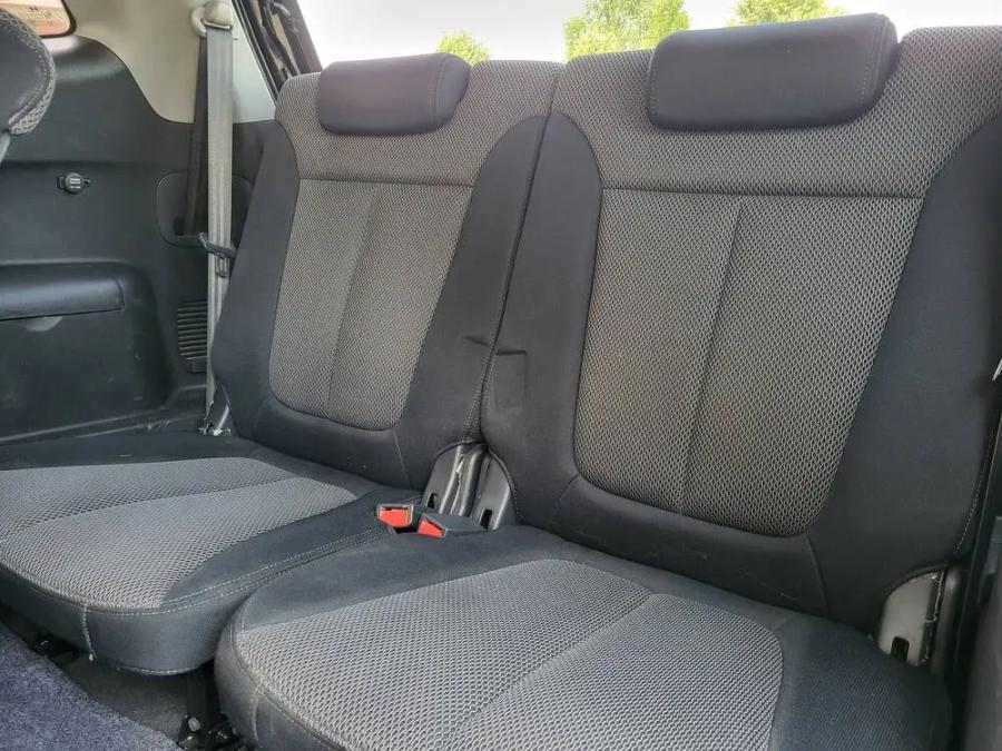 Black Hyundai Santa Fe 2007 in Jelgava, with an engine capacity of 2.20 L and mileage of 304 thousand km for 3290 €, photo 17 on AUTOMOTO.COM.LV