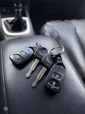 Melns Hyundai Santa Fe 2007 Šauļi, ar dzinēja tilpumu 2.19 L un nobraukumu 329 tūkst. km par 3250 €, foto 14 vietnē AUTOMOTO.COM.LV