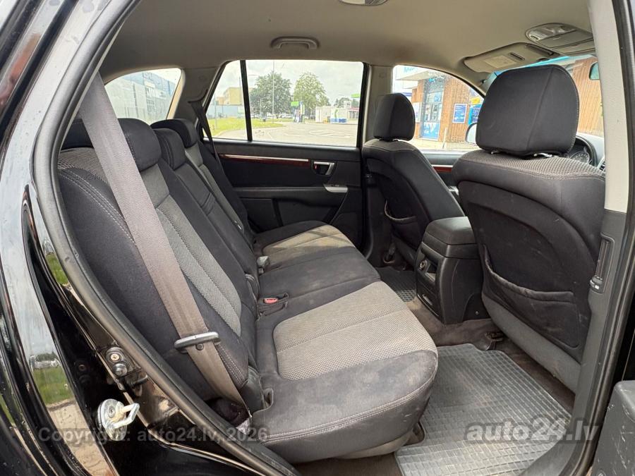 Melns Hyundai Santa Fe 2007 Rapla, ar dzinēja tilpumu 2.20 L un nobraukumu 0 tūkst. km par 1800 €, foto 12 vietnē AUTOMOTO.COM.LV