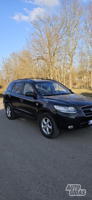 Black Hyundai Santa Fe 2007 in Pasvalys, with an engine capacity of 2.20 L and mileage of 289 thousand km for 3500 €, photo 3 on AUTOMOTO.COM.LV