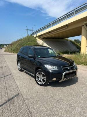 Black Hyundai Santa Fe 2007 in Marijampole, with an engine capacity of 2.19 L and mileage of 206 thousand km for 3650 €, photo  on AUTOMOTO.COM.LV