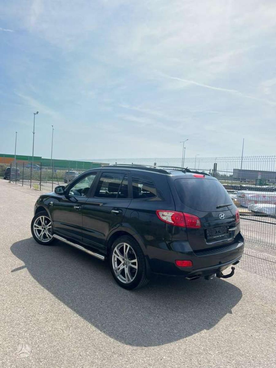 Melns Hyundai Santa Fe 2007 Marijampole, ar dzinēja tilpumu 2.19 L un nobraukumu 206 tūkst. km par 3650 €, foto 3 vietnē AUTOMOTO.COM.LV