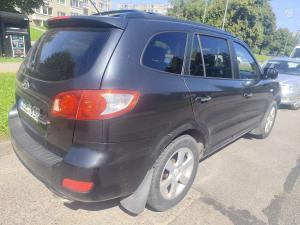 Black Hyundai Santa Fe 2007 in Vilnius, with an engine capacity of 2.19 L and mileage of 320 thousand km for 1750 €, photo 4 on AUTOMOTO.COM.LV