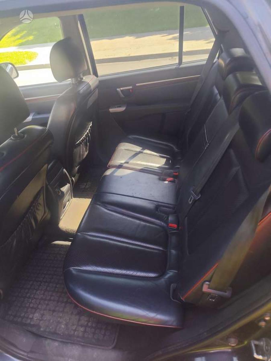 Black Hyundai Santa Fe 2007 in Vilnius, with an engine capacity of 2.19 L and mileage of 320 thousand km for 1750 €, photo 7 on AUTOMOTO.COM.LV