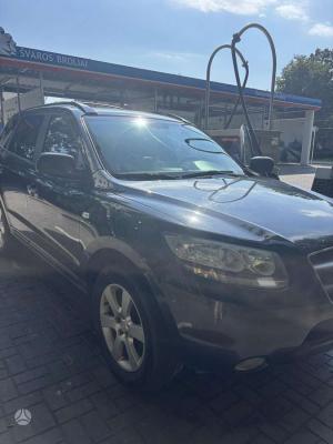Melns Hyundai Santa Fe 2007 Kauņa, ar dzinēja tilpumu 2.18 L un nobraukumu 365 tūkst. km par 3200 €, foto  vietnē AUTOMOTO.COM.LV