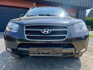 Black Hyundai Santa Fe 2007 in Marijampole, with an engine capacity of 2.19 L and mileage of 245 thousand km for 4490 €, photo 4 on AUTOMOTO.COM.LV