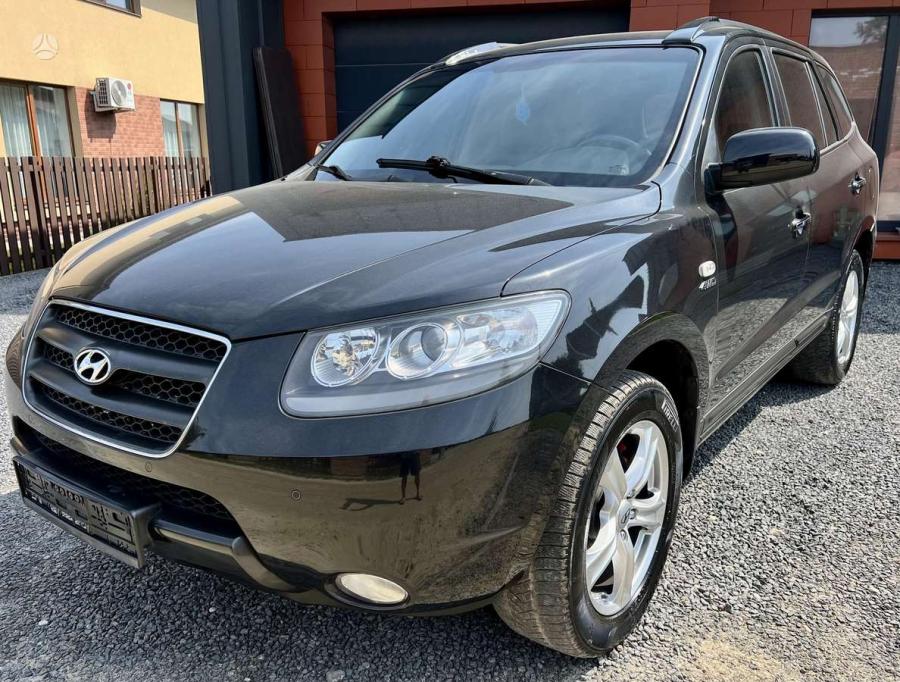 Black Hyundai Santa Fe 2007 in Marijampole, with an engine capacity of 2.19 L and mileage of 245 thousand km for 4490 €, photo 8 on AUTOMOTO.COM.LV