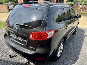 Black Hyundai Santa Fe 2007 in Marijampole, with an engine capacity of 2.19 L and mileage of 245 thousand km for 4490 €, photo 10 on AUTOMOTO.COM.LV