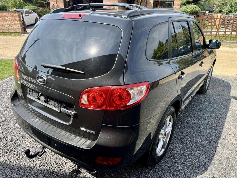 Black Hyundai Santa Fe 2007 in Marijampole, with an engine capacity of 2.19 L and mileage of 245 thousand km for 4490 €, photo 10 on AUTOMOTO.COM.LV