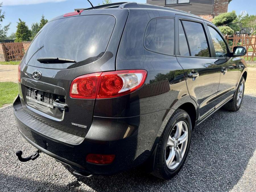 Black Hyundai Santa Fe 2007 in Marijampole, with an engine capacity of 2.19 L and mileage of 245 thousand km for 4490 €, photo 11 on AUTOMOTO.COM.LV