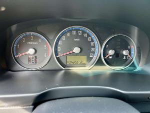 Black Hyundai Santa Fe 2007 in Marijampole, with an engine capacity of 2.19 L and mileage of 245 thousand km for 4490 €, photo 20 on AUTOMOTO.COM.LV