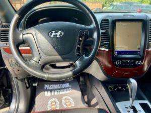 Black Hyundai Santa Fe 2007 in Marijampole, with an engine capacity of 2.19 L and mileage of 245 thousand km for 4490 €, photo 27 on AUTOMOTO.COM.LV