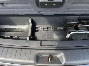Black Hyundai Santa Fe 2007 in Marijampole, with an engine capacity of 2.19 L and mileage of 245 thousand km for 4490 €, photo 29 on AUTOMOTO.COM.LV
