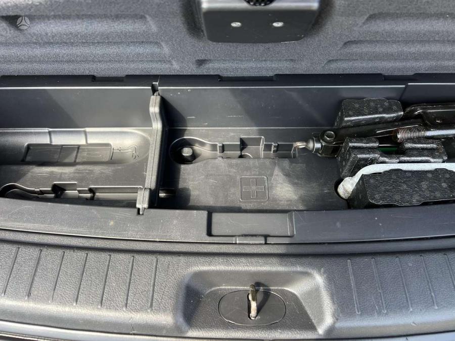 Black Hyundai Santa Fe 2007 in Marijampole, with an engine capacity of 2.19 L and mileage of 245 thousand km for 4490 €, photo 29 on AUTOMOTO.COM.LV