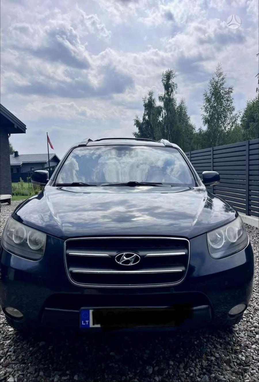 Black Hyundai Santa Fe 2007 in Klaipeda, with an engine capacity of 2.19 L and mileage of 317 thousand km for 2800 €, photo 1 on AUTOMOTO.COM.LV
