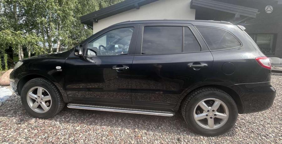 Black Hyundai Santa Fe 2007 in Klaipeda, with an engine capacity of 2.19 L and mileage of 317 thousand km for 2800 €, photo 4 on AUTOMOTO.COM.LV