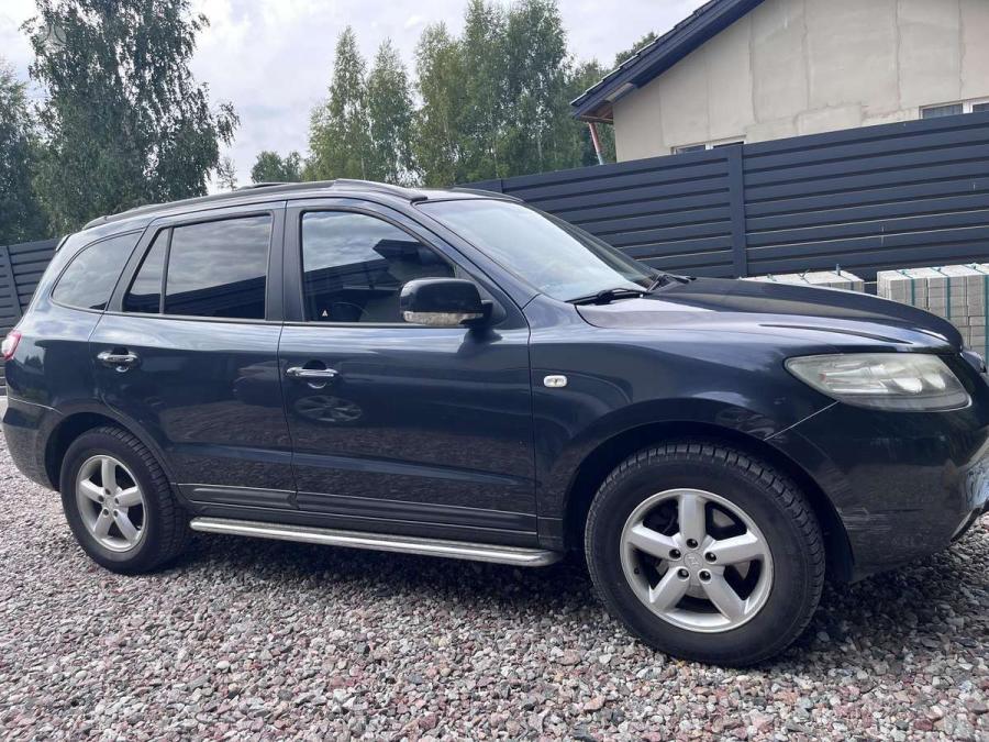 Black Hyundai Santa Fe 2007 in Klaipeda, with an engine capacity of 2.19 L and mileage of 317 thousand km for 2800 €, photo 5 on AUTOMOTO.COM.LV