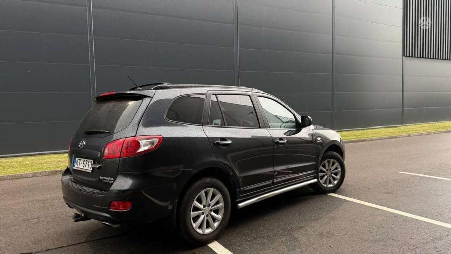 Black Hyundai Santa Fe 2007 in Kaunas, with an engine capacity of 2.19 L and mileage of 3 thousand km for 3650 €, photo 6 on AUTOMOTO.COM.LV