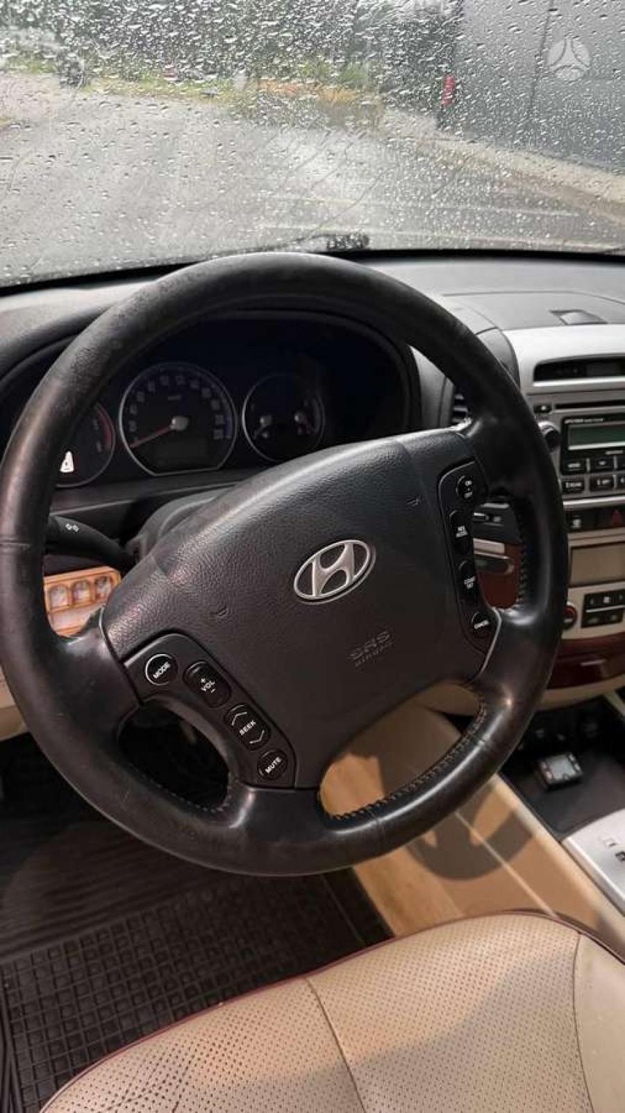 Black Hyundai Santa Fe 2007 in Kaunas, with an engine capacity of 2.19 L and mileage of 3 thousand km for 3650 €, photo 10 on AUTOMOTO.COM.LV