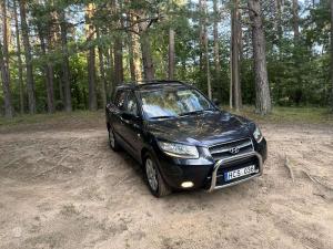 Black Hyundai Santa Fe 2007 in Vilnius, with an engine capacity of 2.19 L and mileage of 331 thousand km for 1850 €, photo 6 on AUTOMOTO.COM.LV
