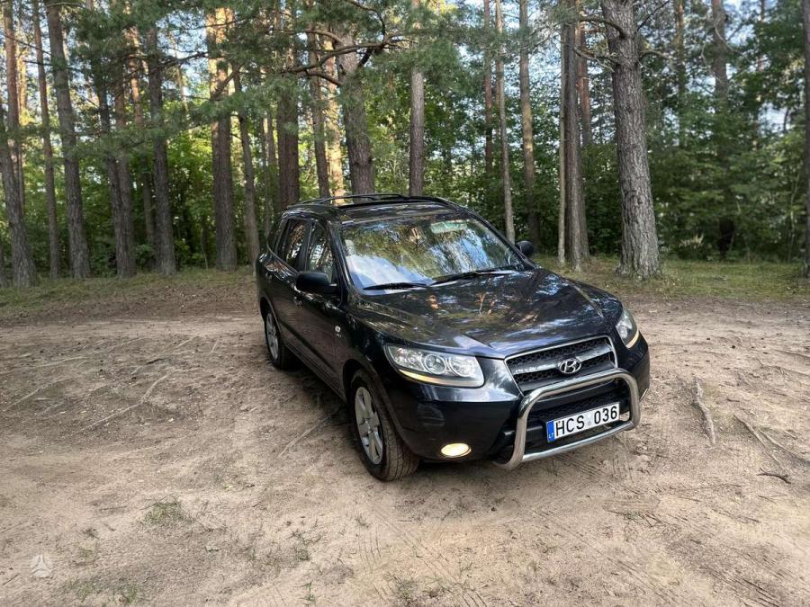 Black Hyundai Santa Fe 2007 in Vilnius, with an engine capacity of 2.19 L and mileage of 331 thousand km for 1850 €, photo 6 on AUTOMOTO.COM.LV