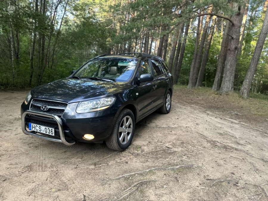 Black Hyundai Santa Fe 2007 in Vilnius, with an engine capacity of 2.19 L and mileage of 331 thousand km for 1850 €, photo 7 on AUTOMOTO.COM.LV