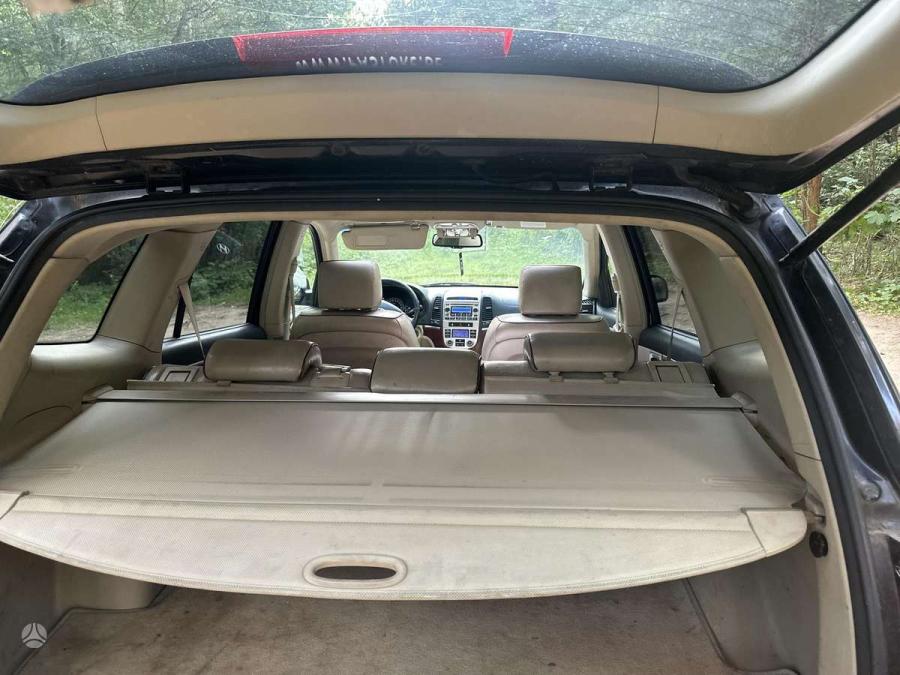 Black Hyundai Santa Fe 2007 in Vilnius, with an engine capacity of 2.19 L and mileage of 331 thousand km for 1850 €, photo 11 on AUTOMOTO.COM.LV